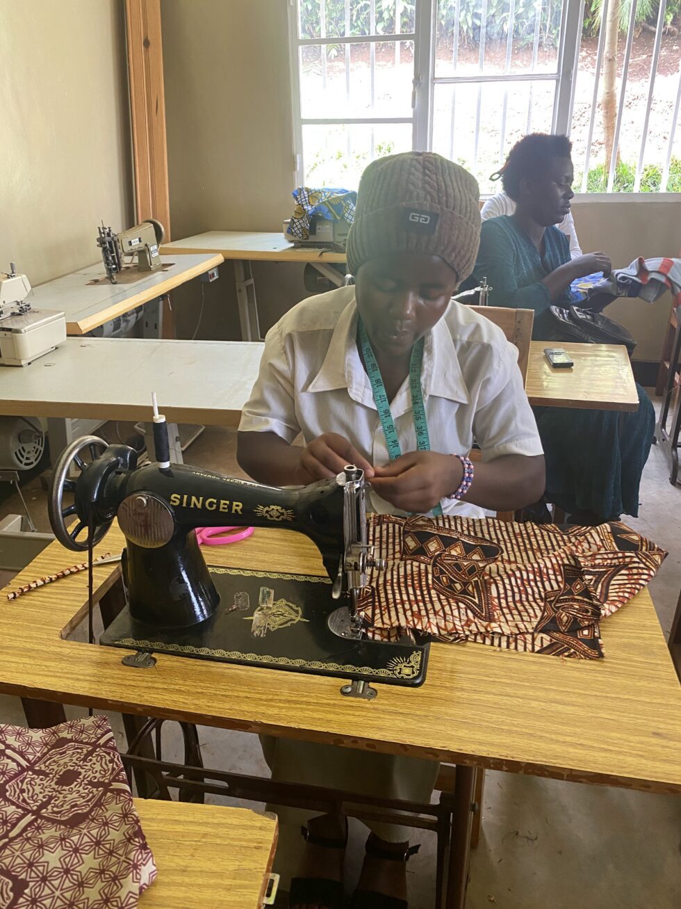 Rwanda: textile training for teenage mothers - Net4kids Aid Foundation